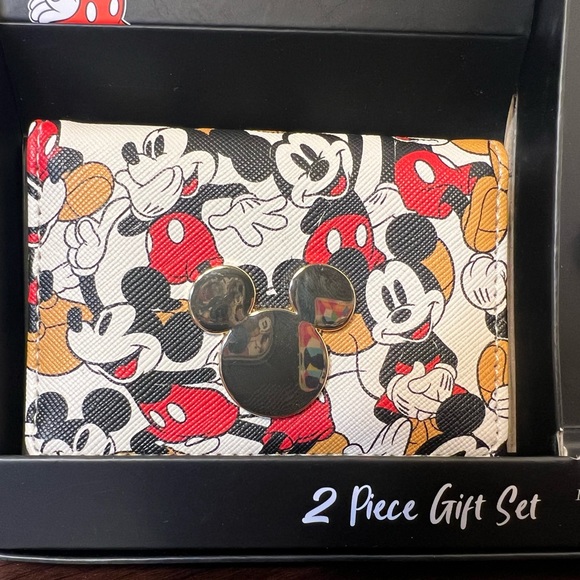 Bioworld | Bags | Disney Mickey Mouse Wallet And Hand Keychain Gift Set ...